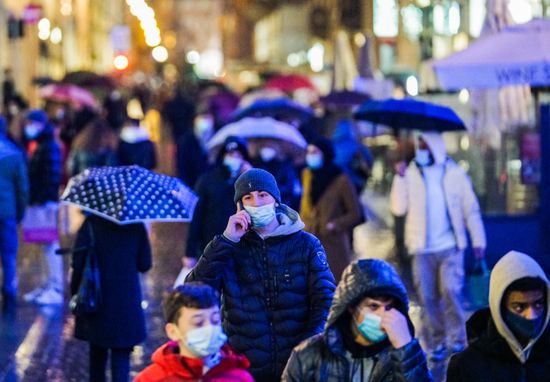 People Wearing Face Masks Crowd Center Editorial Stock Photo - Stock ...