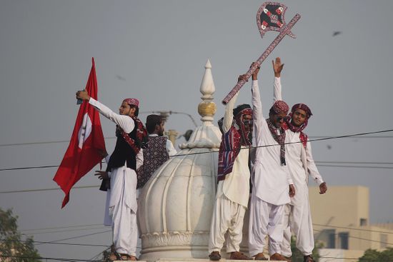 People Wearing Traditional Sindhi Dresses Dance Editorial Stock Photo ...