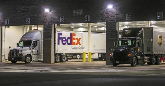 Fedex Ups Trucks Sit Loading Docks Editorial Stock Photo - Stock Image ...