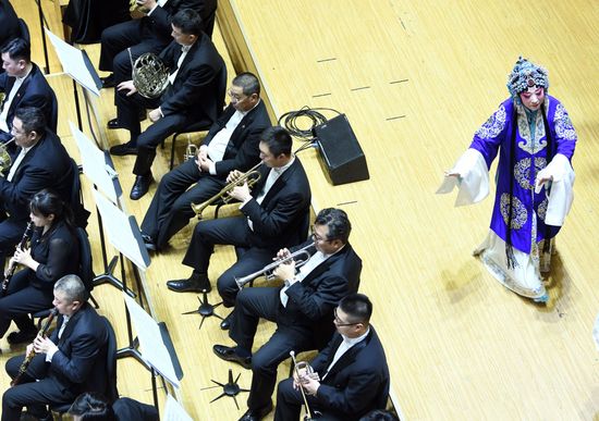 Yu Opera Artist Performs Alongside Symphony Editorial Stock Photo ...