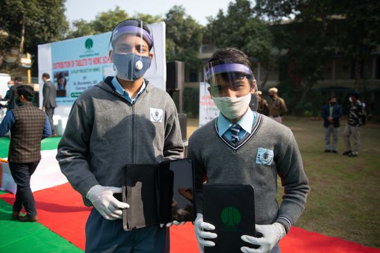 Students Pose Tablets During Distribution Ceremony Editorial Stock ...