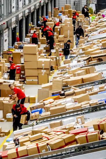 Employees Parcel Service Dpd Sort Parcels Editorial Stock Photo - Stock ...