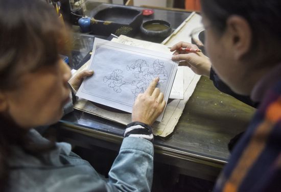 Yin Liping L Studies Lacquerware Patterns Editorial Stock Photo - Stock ...