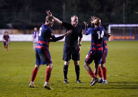 Hampton Players Surround Referee Phillip Steynings Editorial Stock ...