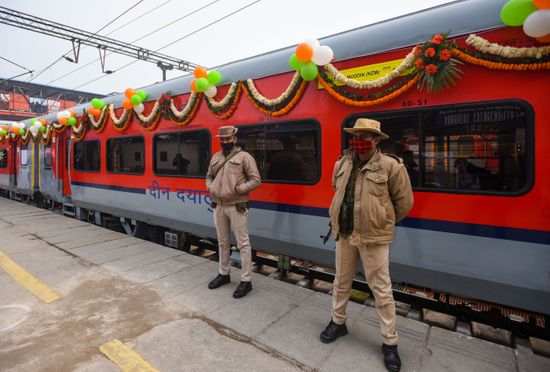 View Hazrat Niazmuddin Kevadia Express Train Editorial Stock Photo ...