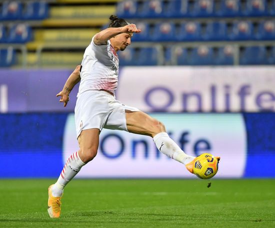 Ac Milans Zlatan Ibrahimovic Shoots Scores Editorial Stock Photo ...