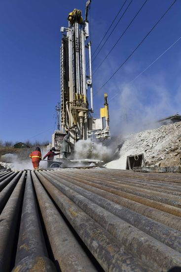 Rescuers Drill Channel Explosion Site Gold Editorial Stock Photo ...