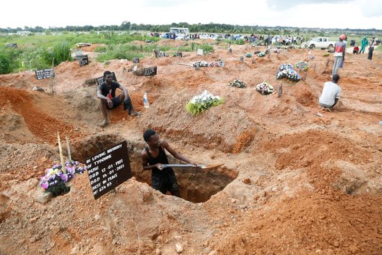 Grave Digger Works Zororo Memorial Park Editorial Stock Photo - Stock ...