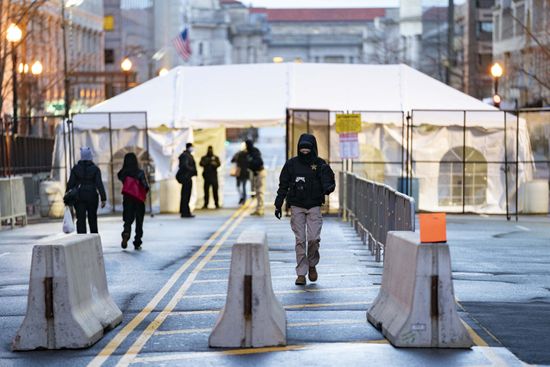 Secret Service Agent Leaves Security Checkpoint Editorial Stock Photo ...