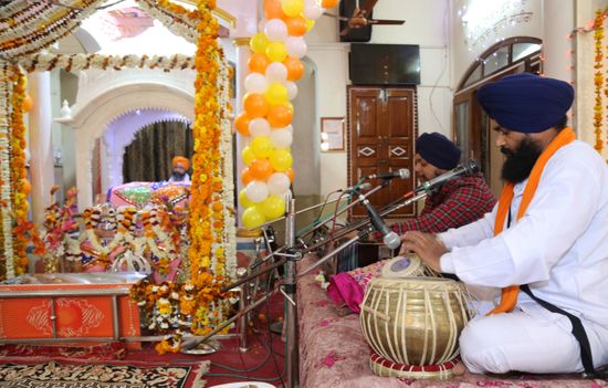 Devotees Singing Shabad Kirtan Sikh Devotional Editorial Stock Photo ...