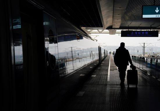 Gao Li Prepares Get On Train Editorial Stock Photo - Stock Image ...