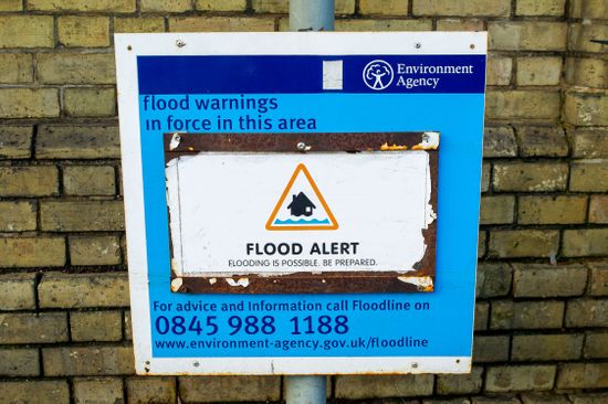 Flood Alert Sign Cookham High Street Editorial Stock Photo - Stock ...