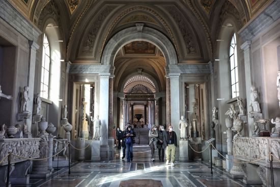 People Wearing Face Masks Visit Vatican Editorial Stock Photo - Stock ...