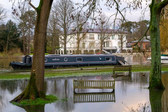 Flooding By River Thames Cookham Flood Editorial Stock Photo - Stock ...