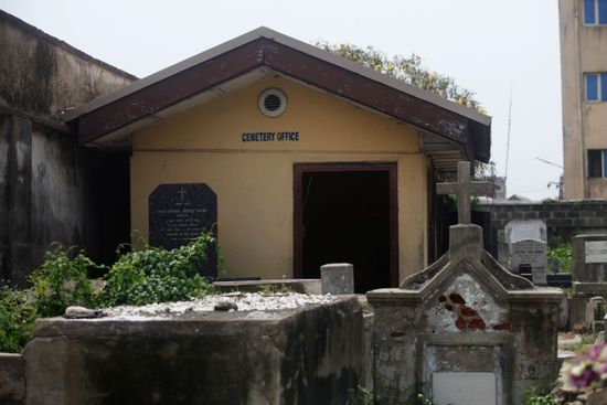 Cemetery Office Building Overlooks Grave Sites Editorial Stock Photo ...