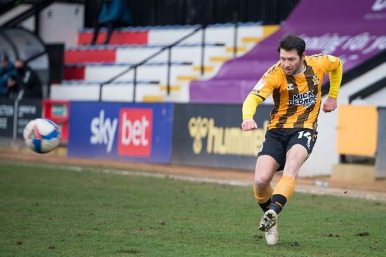Cambridge United Midfielder Wesley Hoolahan 14 Editorial Stock Photo ...