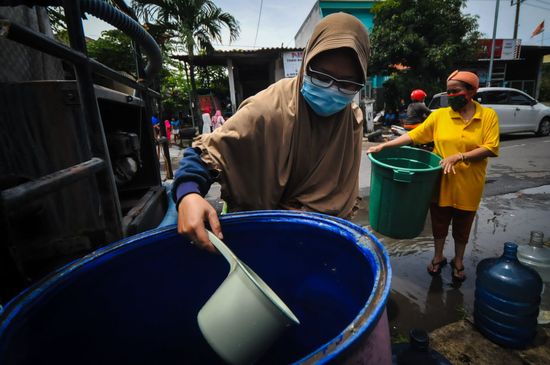 People Queue Collect Water Buckets Water Editorial Stock Photo - Stock ...