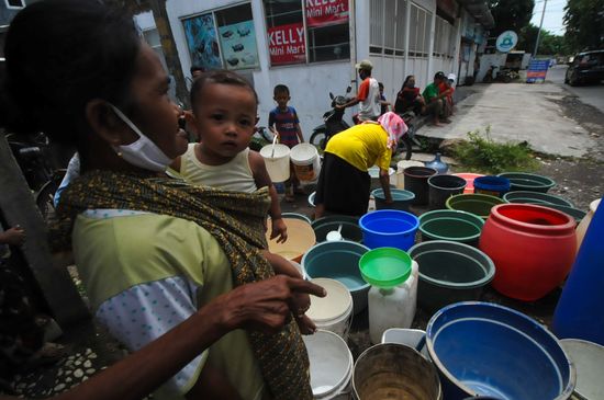 People Queue Collect Water Buckets Water Editorial Stock Photo - Stock ...