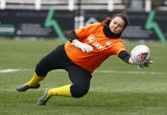 Sarah Quantrill London Bees During Prematch Editorial Stock Photo ...