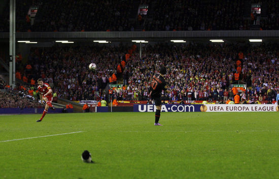 Steven Gerrard Liverpool Takes Free Kick Editorial Stock Photo - Stock ...