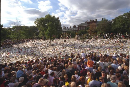 Crowd Kensington Palace Editorial Stock Photo - Stock Image | Shutterstock