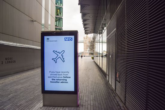 Nhs Travel Advice Message Displaying On - Foto de stock de contenido ...