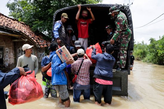 People Carry Their Belongings They Embark Editorial Stock Photo - Stock ...