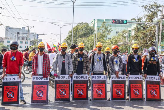 Protesters Wearing Safety Helmets Create Barricade Editorial Stock ...
