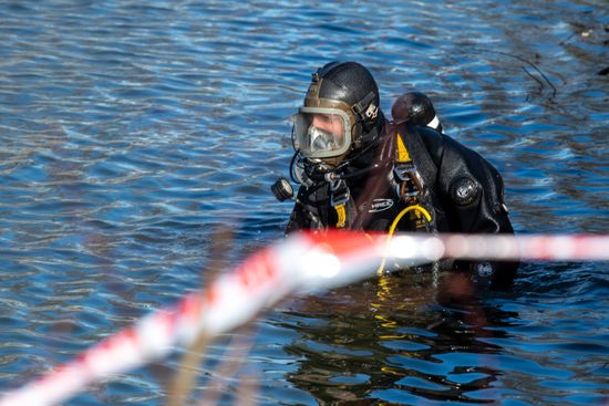 Metropolitan Police Service Underwater Confined Spaces Editorial Stock ...