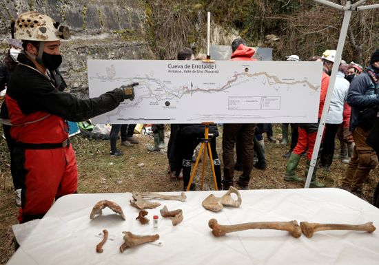 Archaeologists Present Prehistoric Skeleton Discovered Loizu Editorial ...