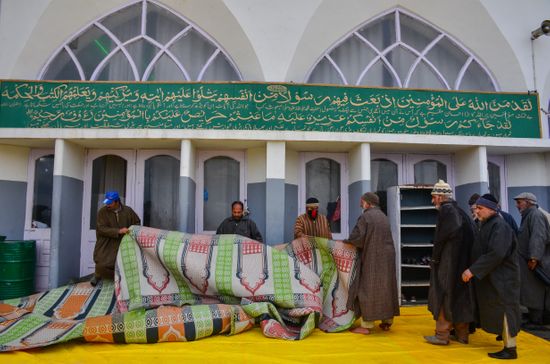 Kashmiri Devotees Lay Prayer Mats Offer Editorial Stock Photo - Stock ...