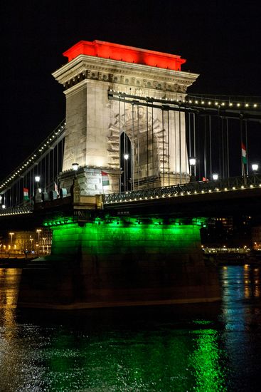 Chain Bridge Illuminated National Tricolour Evening Editorial Stock ...