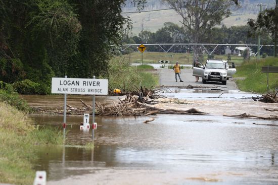 People Look On Logan River Floods Editorial Stock Photo - Stock Image ...