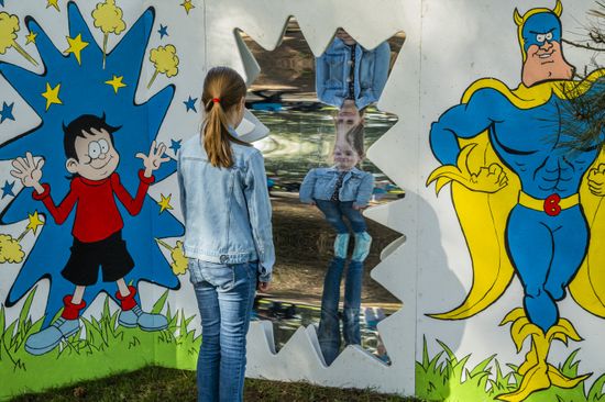 Bendy Mirrors Transforming Onlookers Into Villaincatching Editorial ...