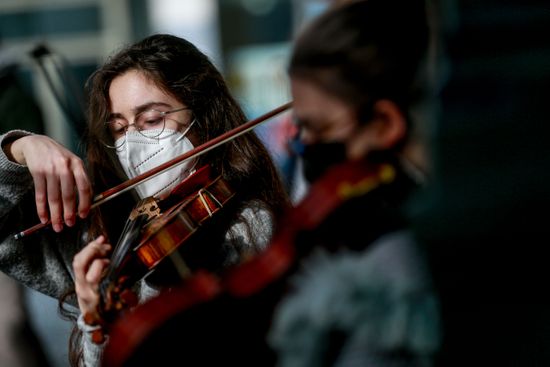 Musicians Wear Face Masks While Performing Editorial Stock Photo ...