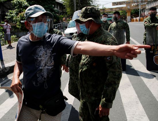 Filipino Policemen Block Protesting Laborers Near Editorial Stock Photo ...