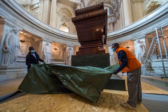 Workers Prepare Cleaning Tomb Napoleon During Editorial Stock Photo ...