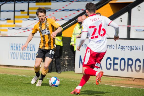Cambridge United Midfielder Wesley Hoolahan 14 Editorial Stock Photo ...