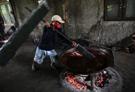 Worker Boils Raw Materials Making Dodol Editorial Stock Photo - Stock ...