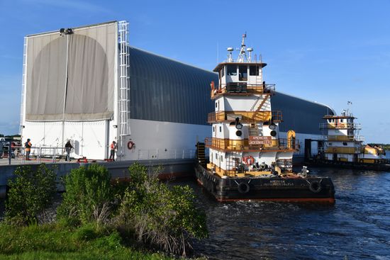 Pegasus Barge Carrying Nasas First Sls Editorial Stock Photo - Stock ...
