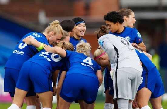 Chelsea Have Team Huddle Before Kick Editorial Stock Photo - Stock ...