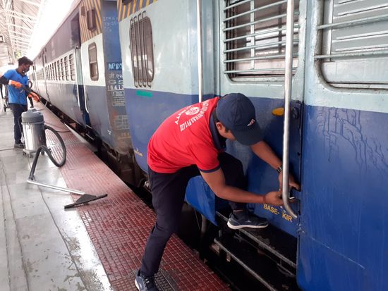 Cleaning Staff Northeast Frontier Railway Cleaning Editorial Stock ...