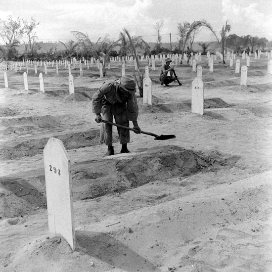 Man Burying Person Second Marin Cemetery Editorial Stock Photo - Stock ...