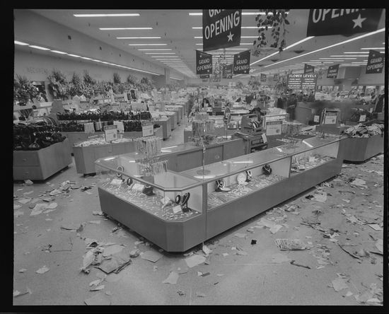 Grand Opening Goldblatts Department Store Chicago Editorial Stock Photo ...