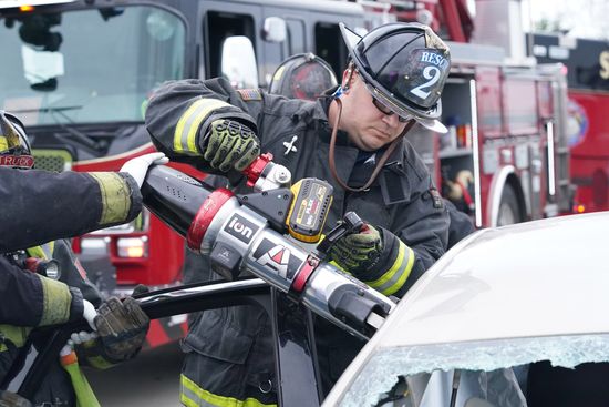 St Louis Firefighter Uses Spreader Force Editorial Stock Photo - Stock ...