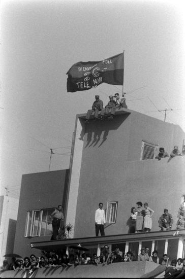 People Watching Building During Fidel Castros Editorial Stock Photo ...