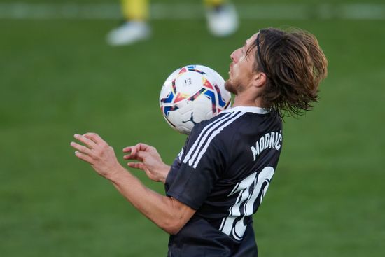 Luka Modric Real Madrid Controls Ball Editorial Stock Photo - Stock ...
