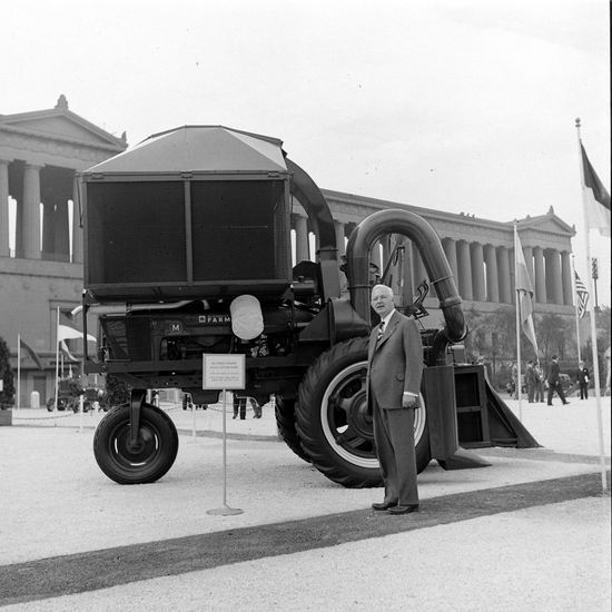 Man Standing Next Farmall Tractor International Editorial Stock Photo ...