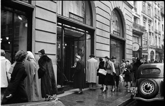 People Dashing Into Hermes Dress Shop Editorial Stock Photo - Stock ...