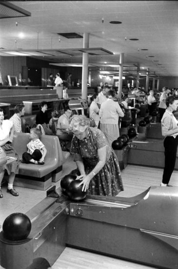 People Bowling Bowlero Lanes San Diego Editorial Stock Photo - Stock ...